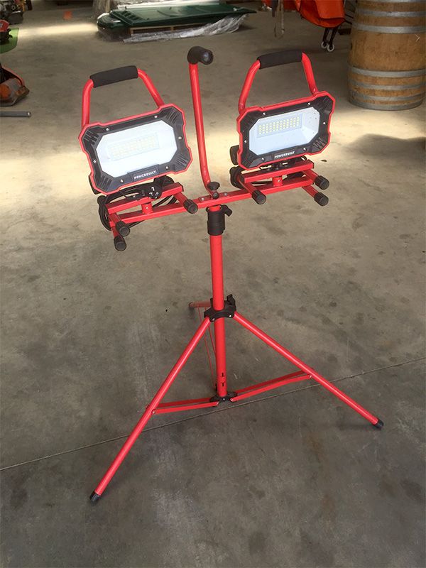SPOTLIGHT ON STAND, Building Gear | Good Guys Hire